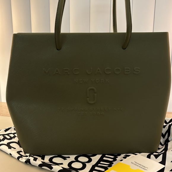 Marc Jacobs | Bags | Marc Jacobs Logo Embossed Saffiano Leather Tote ...
